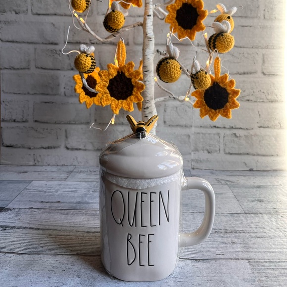 Rae Dunn | Dining | Rae Dunn Ceramic Queen Bee Mug With Bee Lid | Poshmark